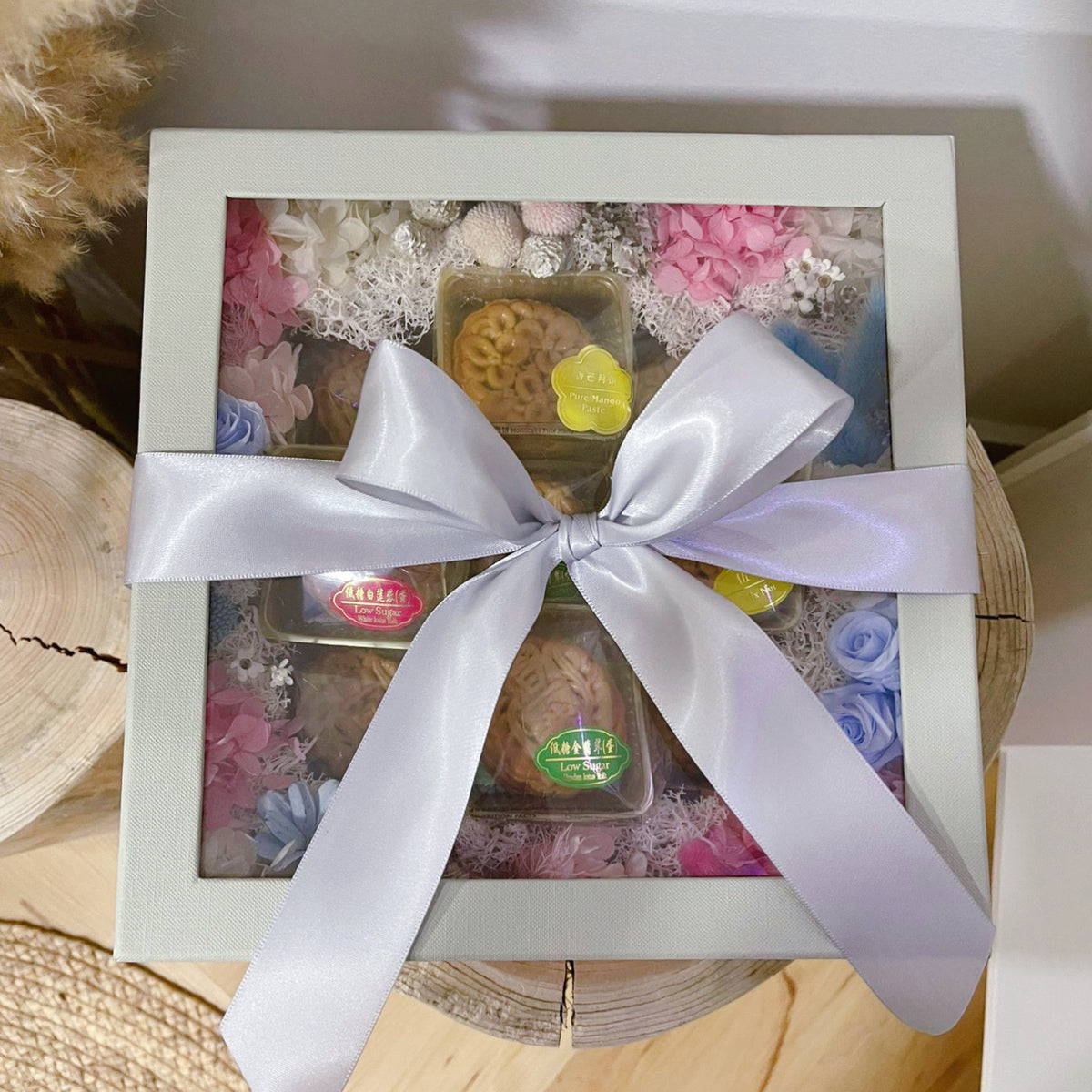 Mooncake Box with Preserved Flowers Arrangements (Premium) – Ladyblooms ...